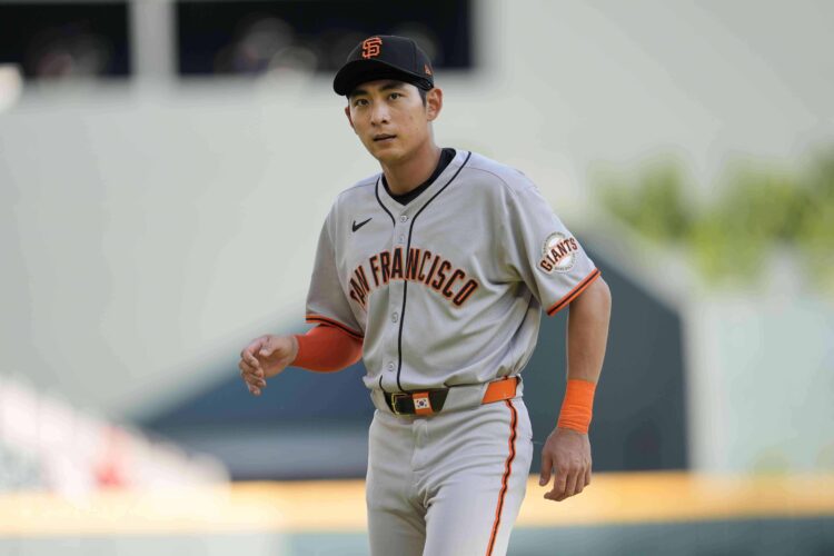 Giants’ Jung Hoo Lee makes catch off glove, thigh and calf before ...